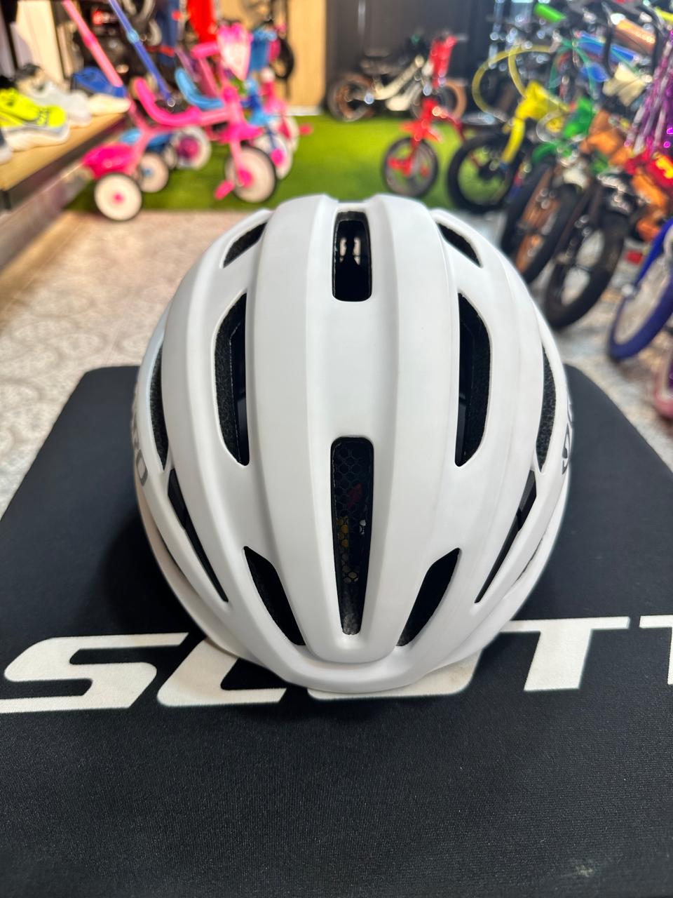 Casco Giro Isode Mips ll – PROELITE BIKE STORE
